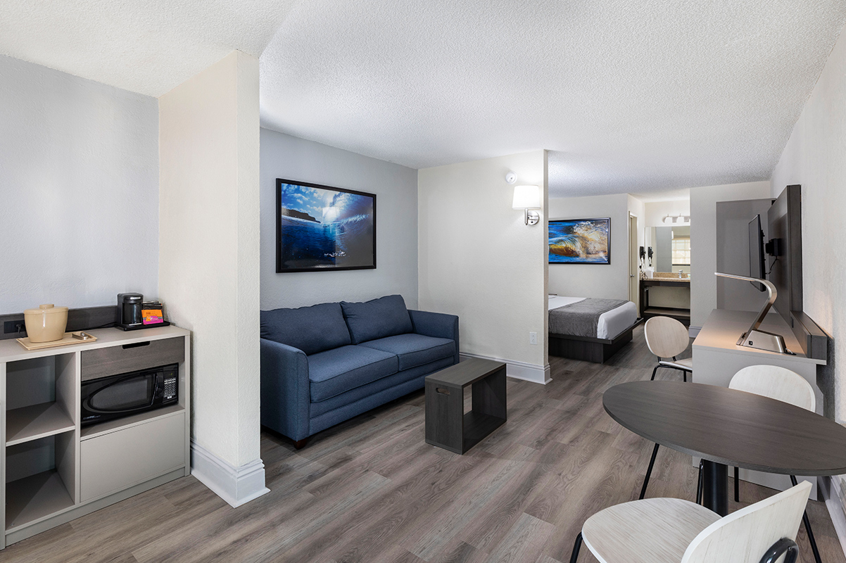 Spacious Rooms and Family Suites in Orlando, FL | Jacuzzi Suites in Orlando