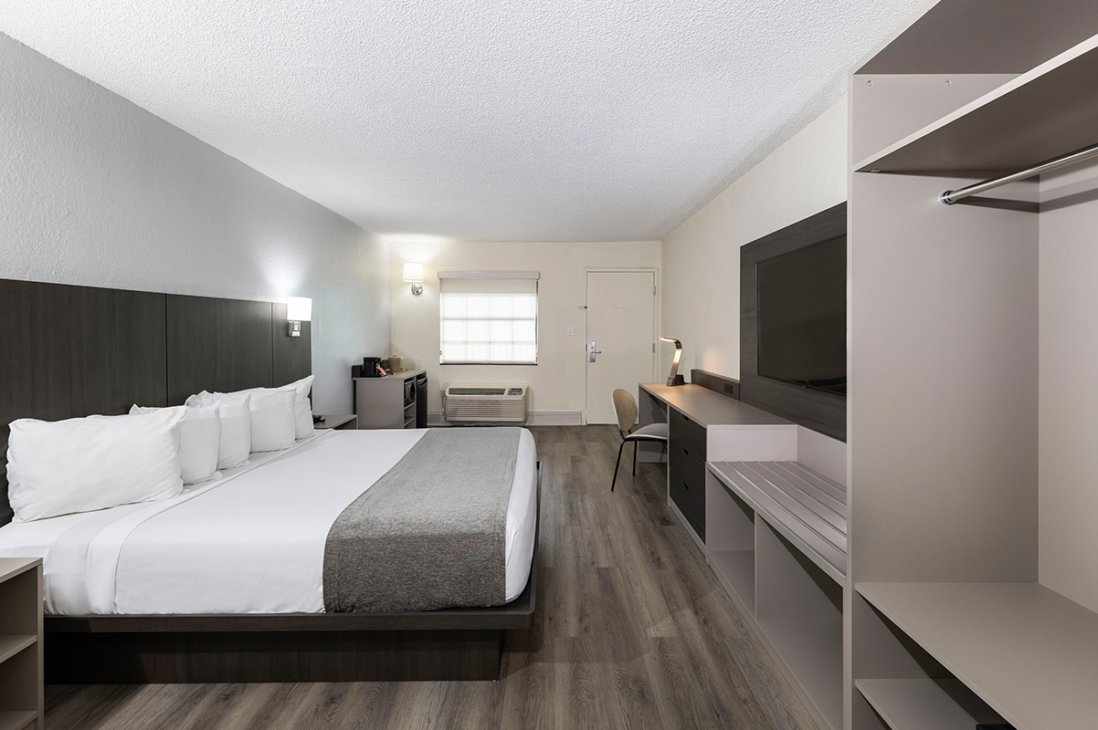 Spacious Rooms and Family Suites in Orlando, FL | Jacuzzi Suites in Orlando