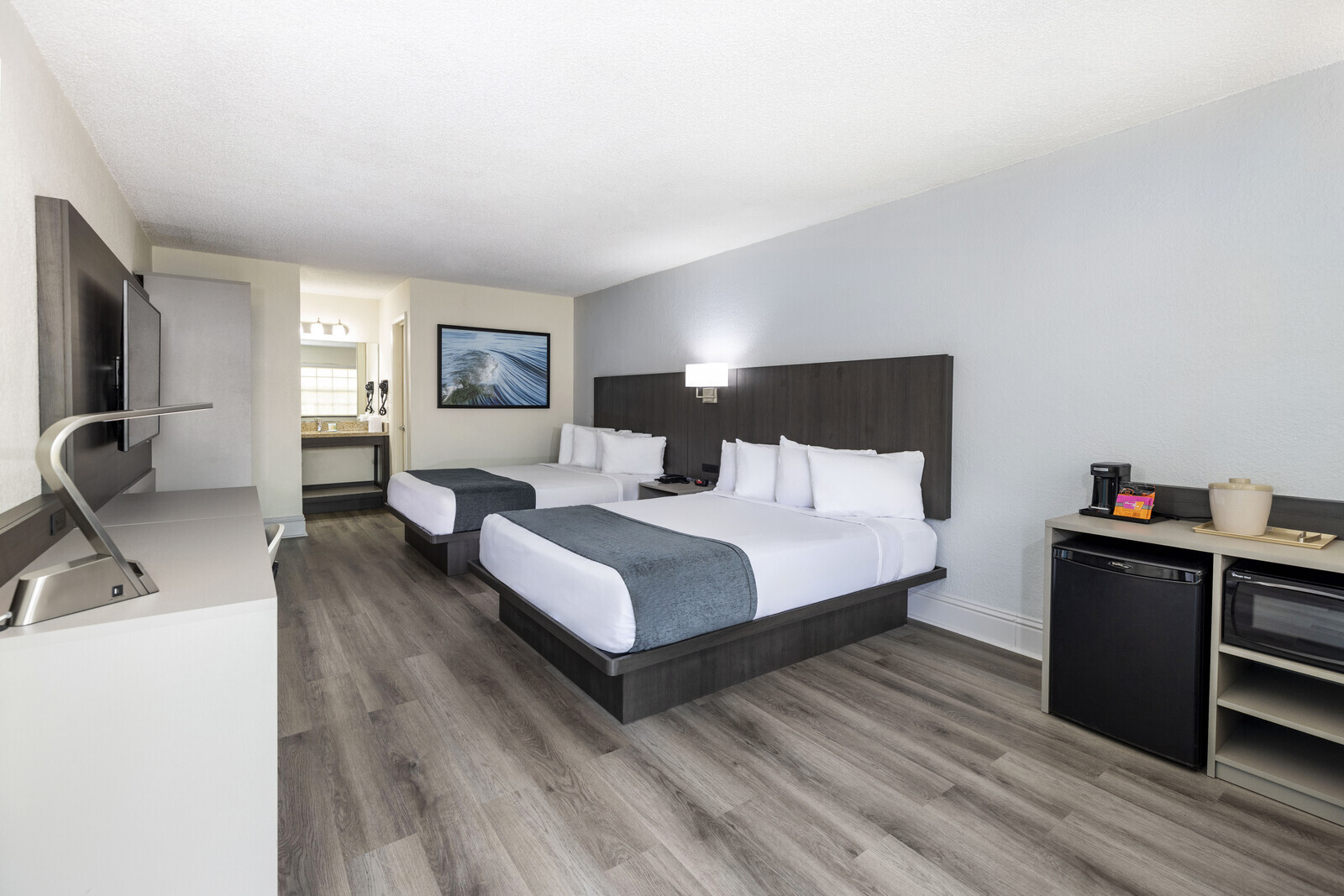 Spacious Rooms and Family Suites in Orlando, FL | Jacuzzi Suites in Orlando